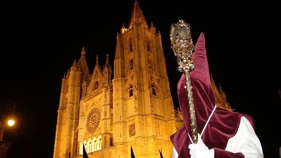 El Cáliz De Doña Urraca Ilumina La Cena Leonoticias